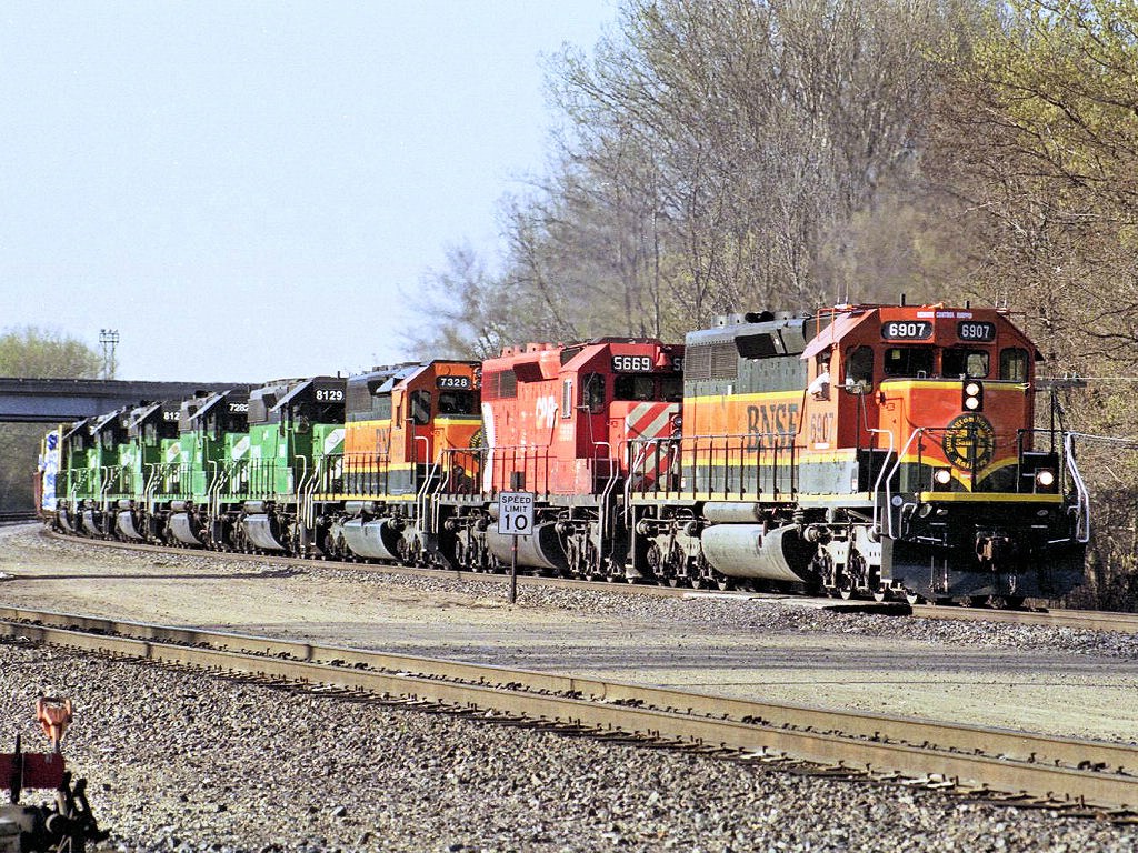 BNSF 6907